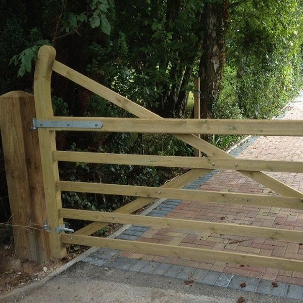 Timber Post Sizes, Gates and Hanging sets